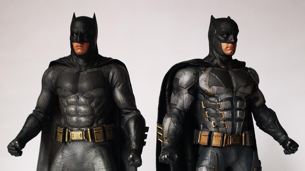 Hot Toys MMS 432 Justice League Batman Tactical Batsuit Review – Bat in ...