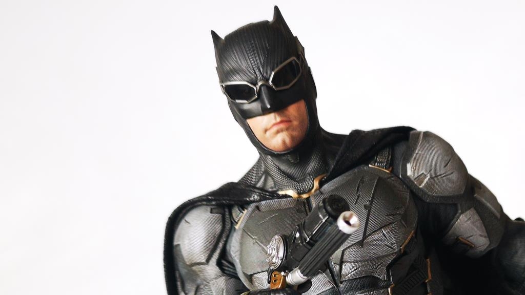 Hot Toys MMS 432 Justice League Batman Tactical Batsuit Review – Bat in ...