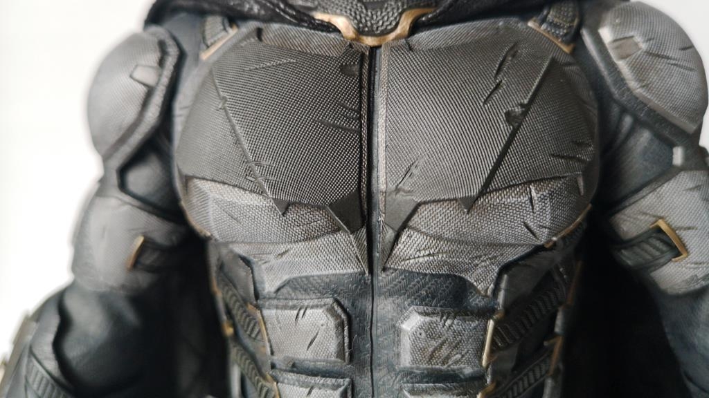 Hot Toys MMS 432 Justice League Batman Tactical Batsuit Review – Bat in ...