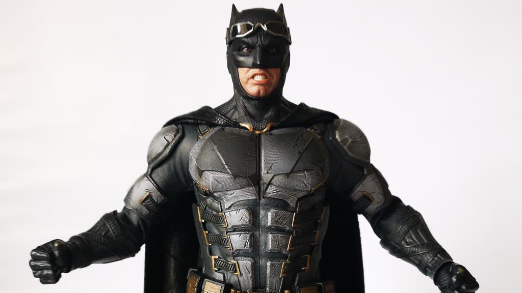 Hot Toys MMS 432 Justice League Batman Tactical Batsuit Review – Bat in ...