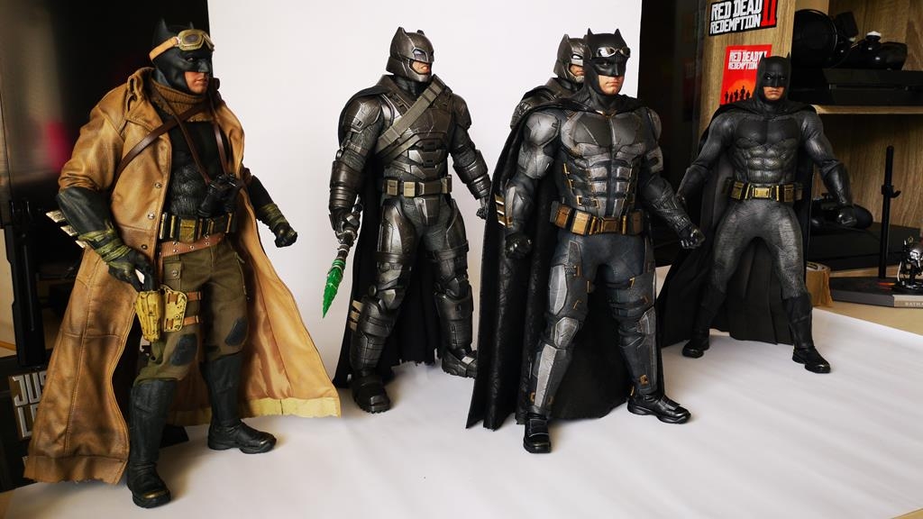 Hot Toys MMS 432 Justice League Batman Tactical Batsuit Review – Bat in ...